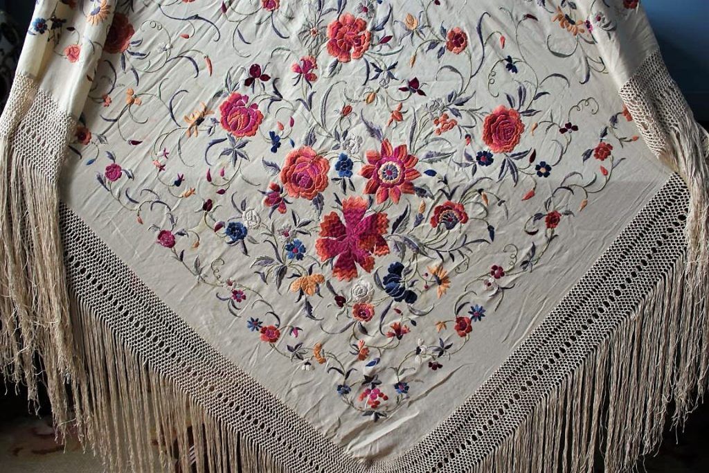 Mantón de Manila beige (M018) – Mantones del Sur